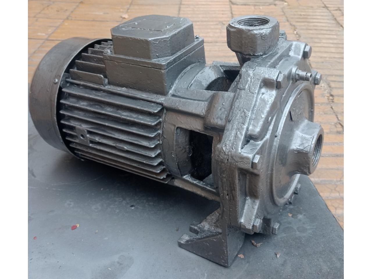 Bomba Centrífuga De Doble Etapa. Trifásico 7.5 Hp - Comprá en San Juan