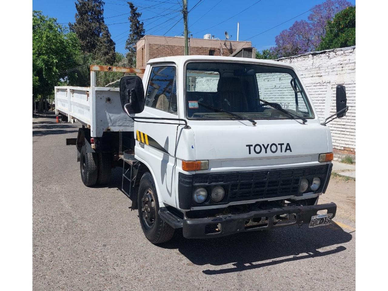 Camión Toyota Dina - Comprá en San Juan