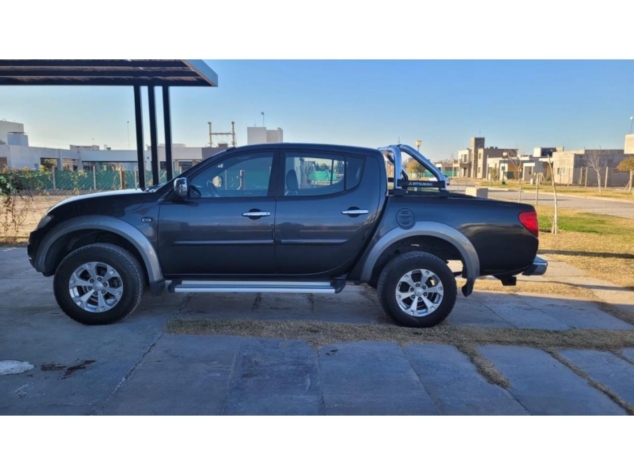 Mitsubishi L200 2.5 Cd 4wd High-power Di-d Mt Cuero - Comprá en San Juan