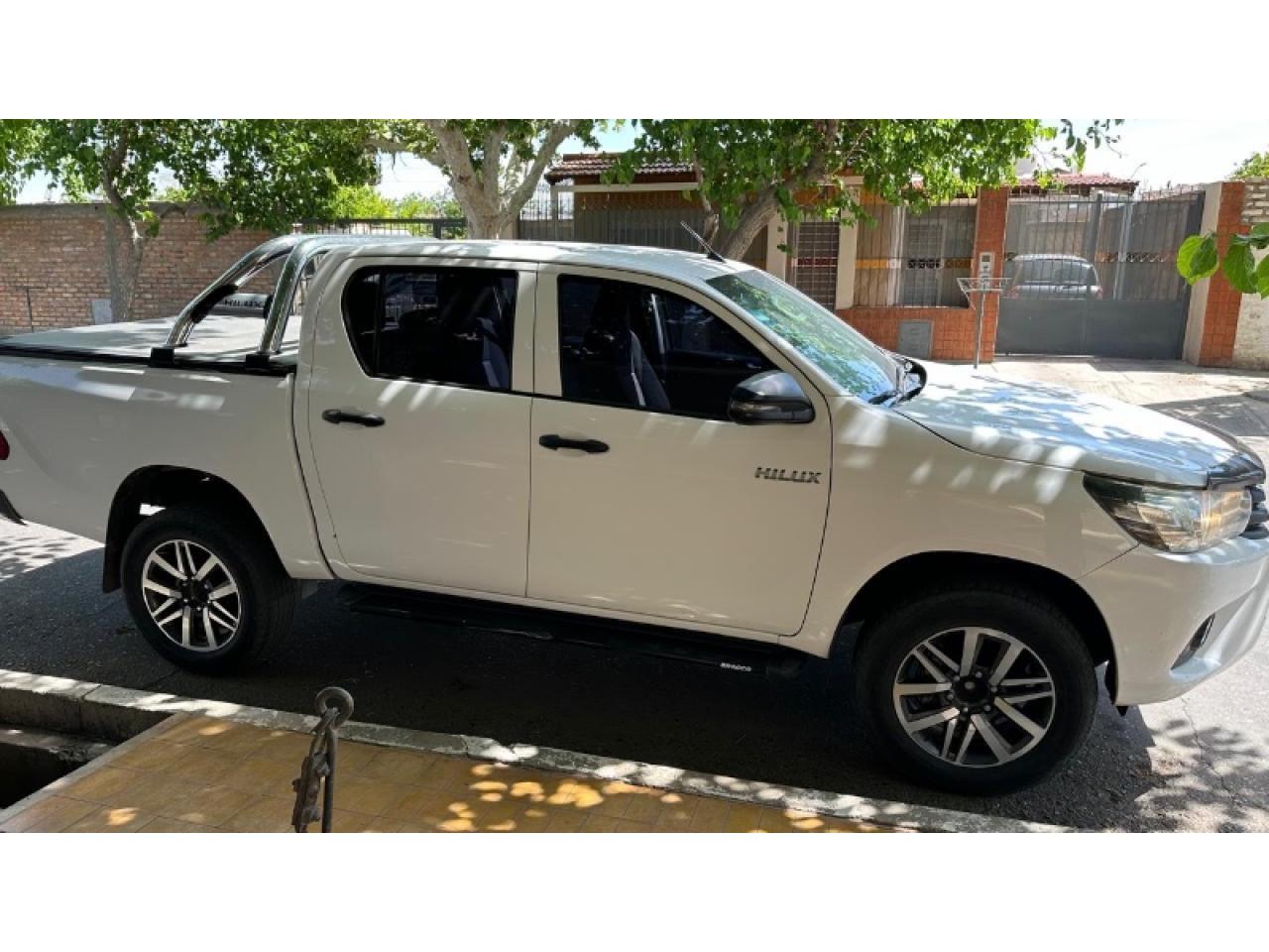 Toyota Hillux 4x2 D/c Dx 2.4 Tdi 6 M/t 2018 - Comprá en San Juan